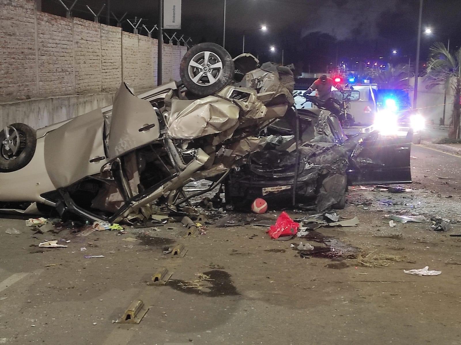 5 Víctimas fatales en choque en la Av. Bicentenario - Riobamba