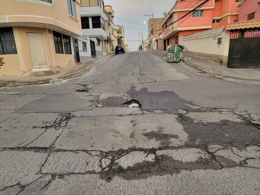Ciudadela San Juan con problema con mal estado de calles - Diario La ...