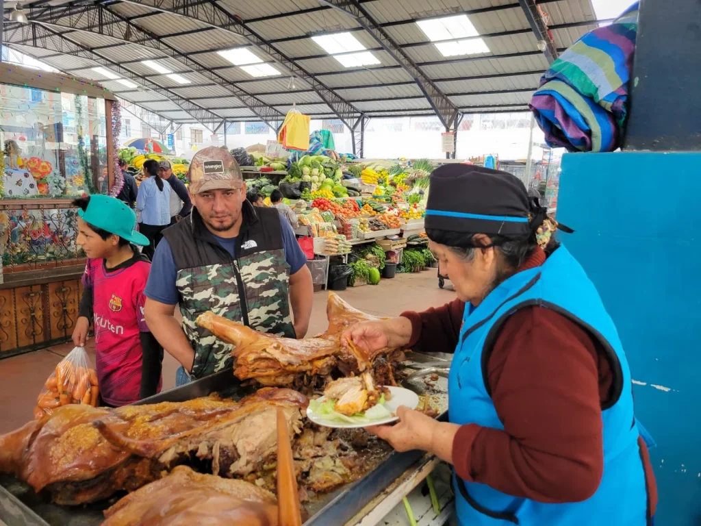 Hornado en Riobamba: Rosita con su comida típica en el mercado - Diario ...