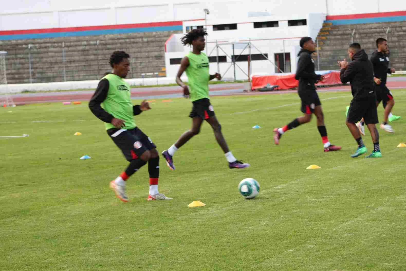 Segunda Categoría, el torneo más complicado en Ecuador - La Prensa Ecuador