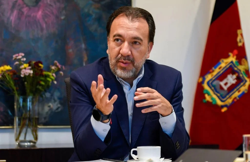 Alcalde John Vinueza es uno de los alcaldes con mejor sueldo - Diario La Prensa Riobamba