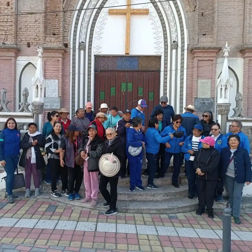 Adultos mayores hacen turismo en las parroquias de Riobamba - Diario La ...