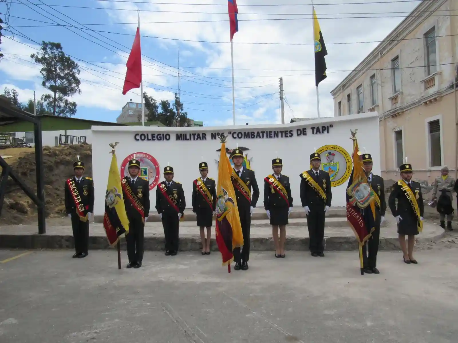 Colegio Comil Riobamba realizó el juramento a la Bandera - La Prensa ...